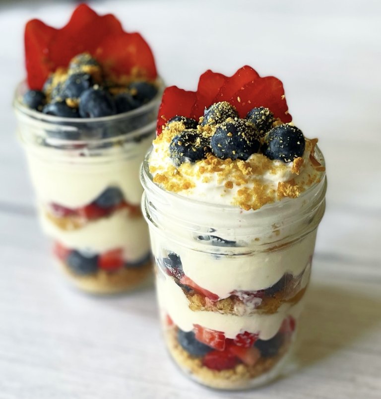 Berry Cheesecake Parfaits - Lite Cravings